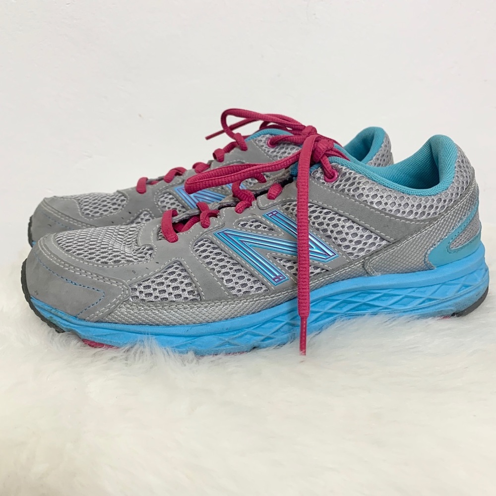 New Balance 750 Running Sneakers Shoes Pin - Gem
